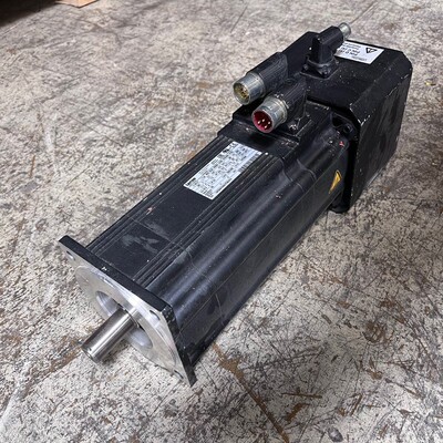 1x Lenze Typ MCS 09L50-RS0B0-A14N-ST5F40N-R1SU Servomotor