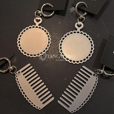 581604韩国东大门nyunyu新款潮流甜美雪花镜子梳子包挂件