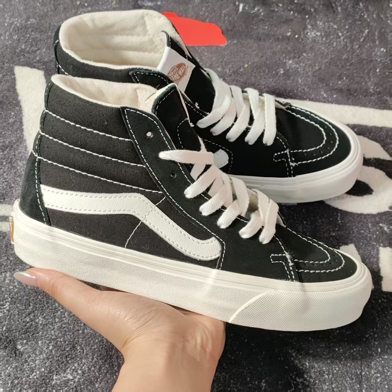 Vans Sk8-Hi经典黑白米白厚底高帮复古翻毛情侣滑板鞋VN0005UN1KP