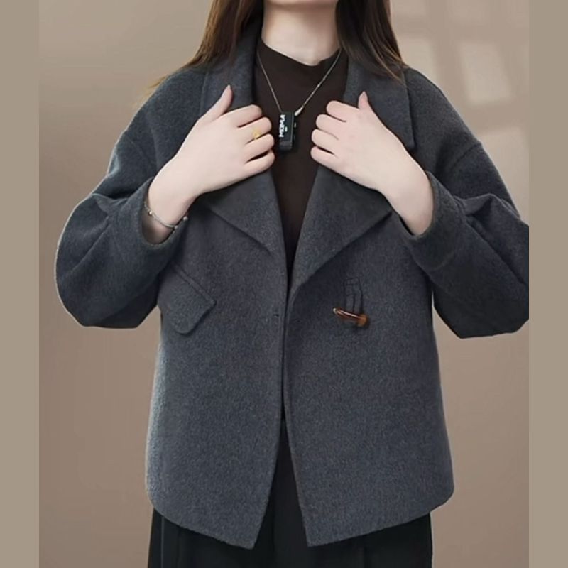 小个子短款加厚毛呢外套女2025秋冬新款高级感牛角扣斗篷呢子大衣