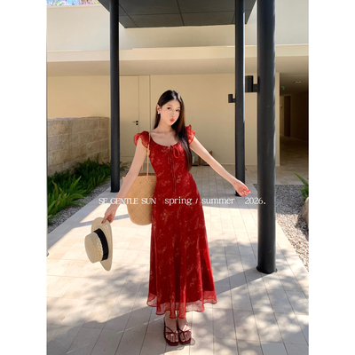 2026年上新新茶歇法式无袖浪漫碎花收腰显瘦小飞袖连衣裙