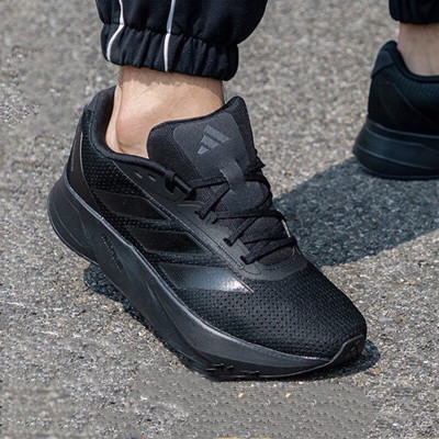 Adidas黑色跑步鞋男鞋202