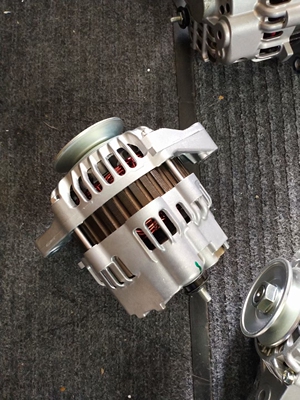 久保田拖拉机发电机3C081-74012发电机A1TTA3677D发电机12V60A