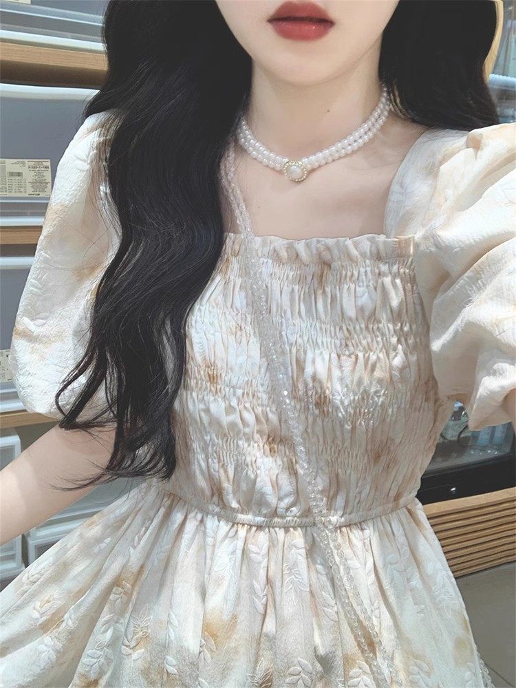 茶歇法式碎花连衣裙女夏气质收腰甜美仙女泡泡袖温柔初恋奶甜长裙