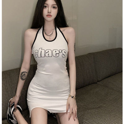 性感辣妹黑色挂脖吊带连衣裙女2022夏季新款纯欲露背开叉包臀裙子