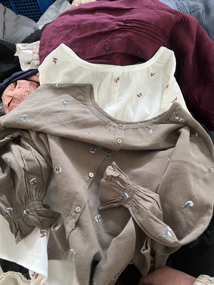 牌子刺绣衬衫欧货新款时尚设计感重工圆领单排扣宽松长袖衬衣