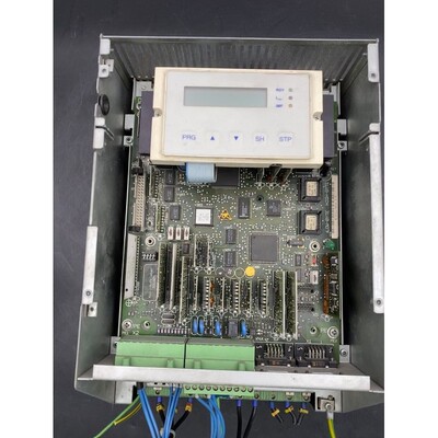 LENZE 8600 33.8602_E.V009 400/460 V Frequenz Wechselrichter