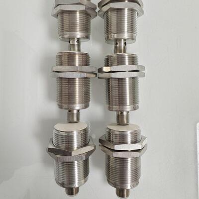 IIC206 圆柱接近开关 工业自动化感应传感器议价维修