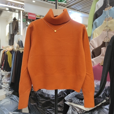 7715秋冬新款女高领长袖纯色针织衫毛衣套头宽松打底衫短款挂链