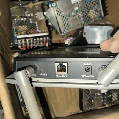 可维修dlink 3200 ap 室外两个，功能正常，议价