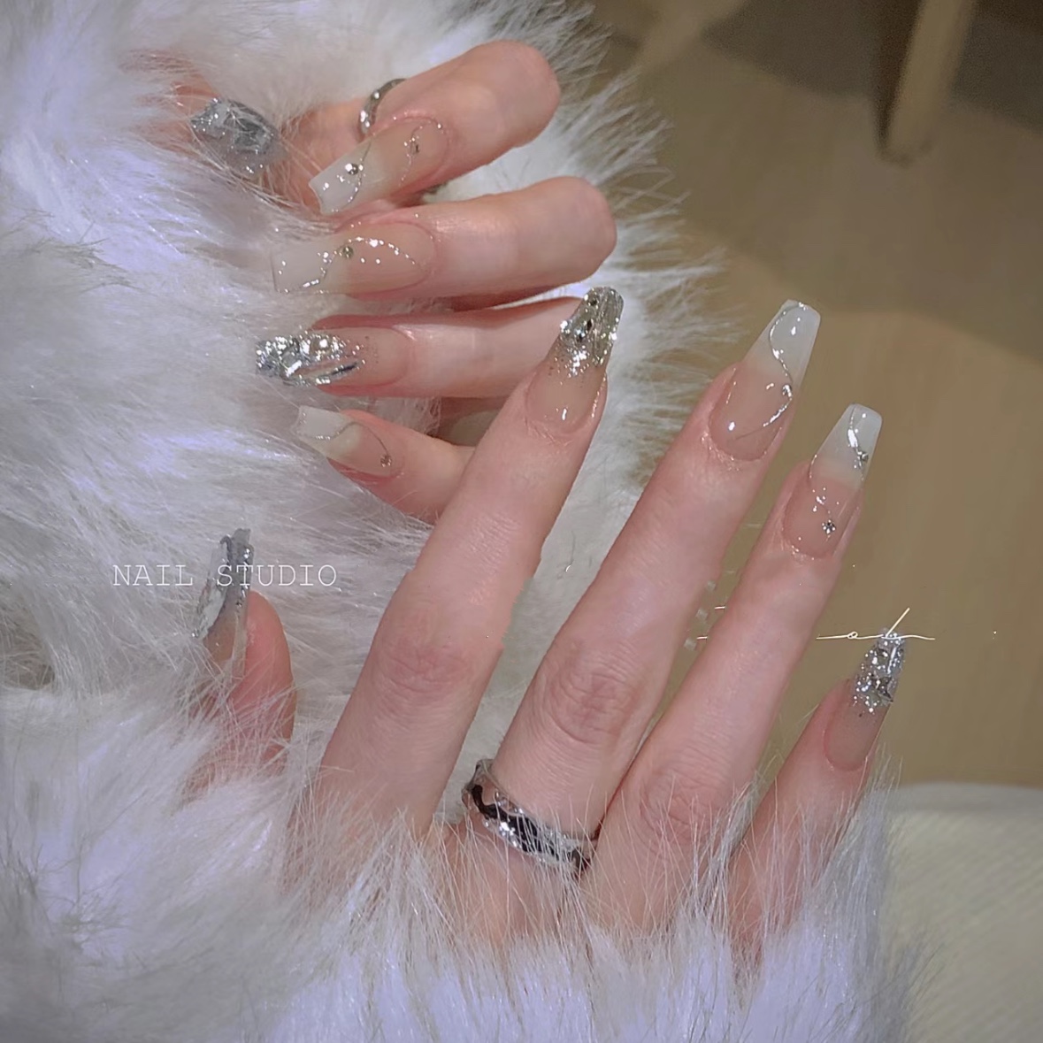 DYZ富家千金裸色渐变线条钻饰美甲贴片手工光疗轻奢穿戴甲_虎窝淘