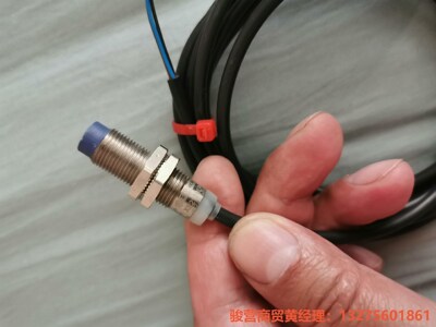 施耐德接近开关，XS208BLNAL2C骏营商贸-议价