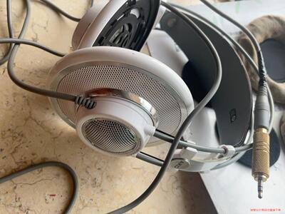 有线耳机 akg k701耳机，，功能完好，更换的可拆卸插头议价商品
