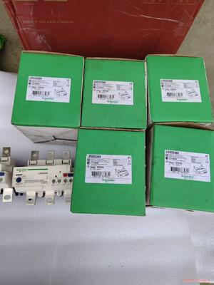 施耐德LR9D5369电子式热过载继电器，数量十几个，全新原议价商品