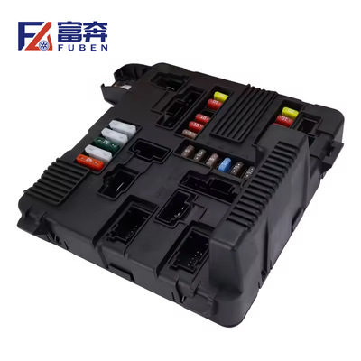 发动机保险丝盒模块 8200306033适用雷诺Megane 风景 8200306032