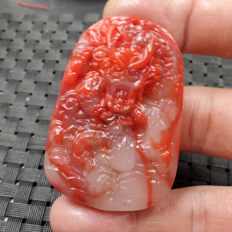 新疆和田外蒙料生肖龙挂件仿鸡血玉龙牌吊坠玉龙牌子项链坠玉坠
