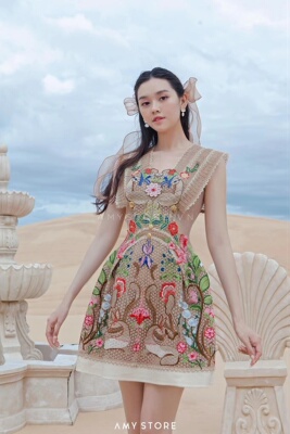 轻奢刺绣花朵轻奢高端女装连衣裙