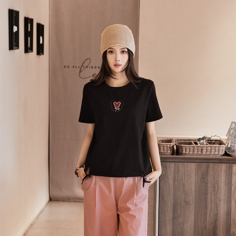 夏季休闲时尚女黑色圆领正肩宽松抽绳黑色刺绣纯棉短袖女显瘦显肤