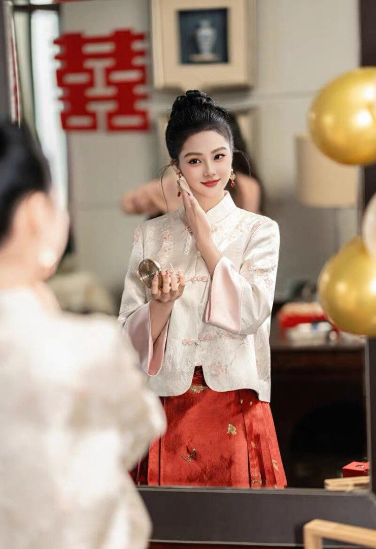 出租满庭芳舞斜阳Ⅱ新中式上衣女马面裙婚服汉服套装订婚礼服租赁