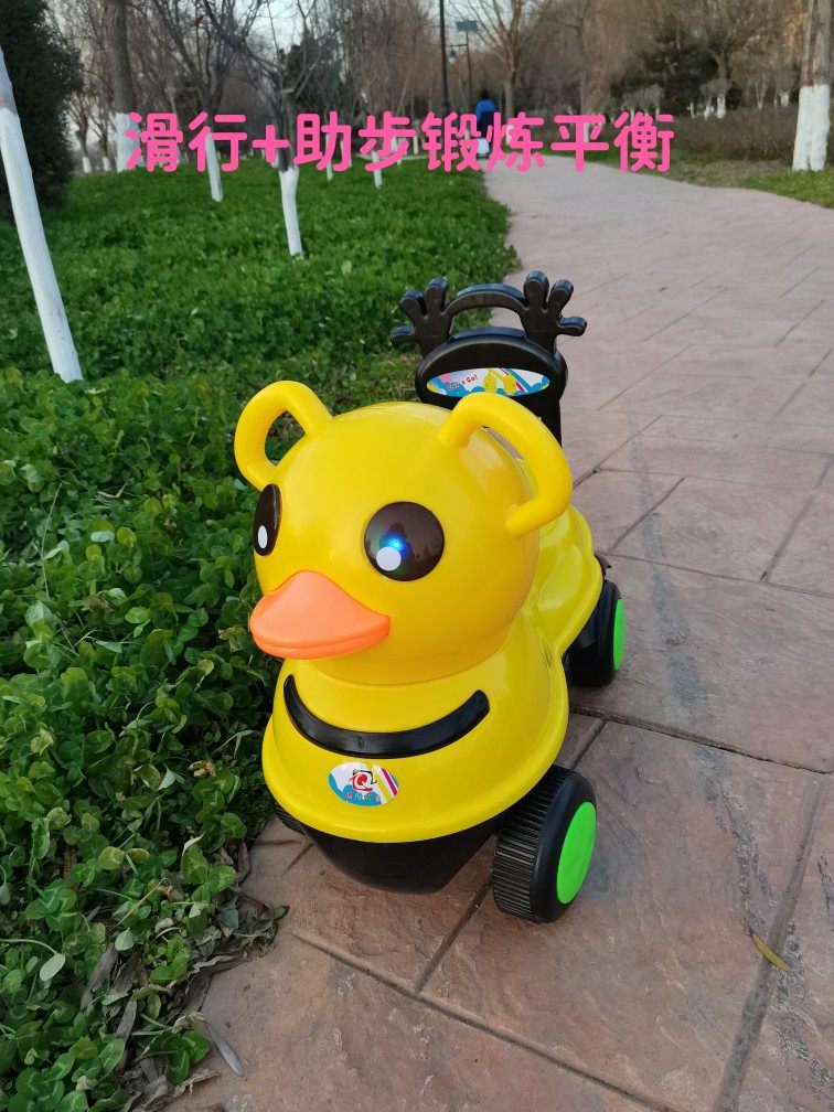 早教儿童宝宝锻炼平衡助步音乐灯光小黄鸭踏行车滑行学步平衡车