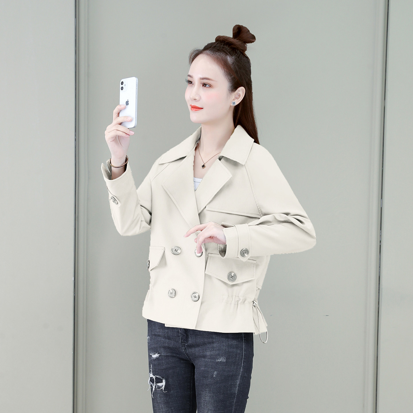 早秋时尚设计感长袖外套女士春秋洋气减龄双排扣上衣遮肚显瘦风衣
