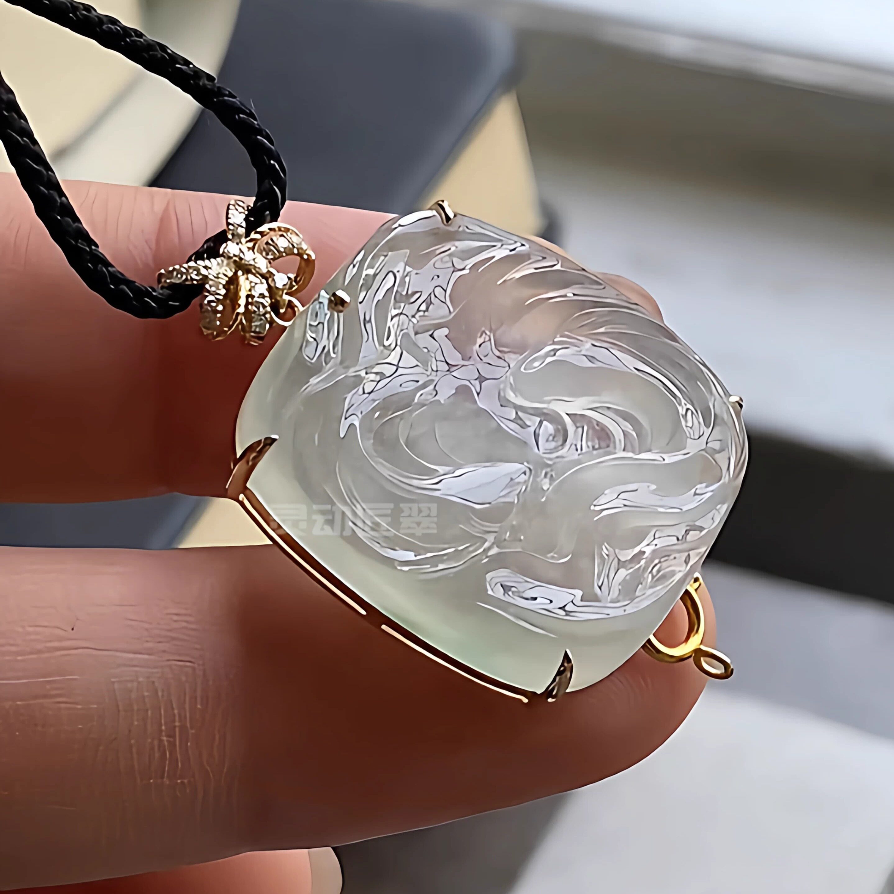 星河锦鲤·太极·好运锦时 木那冰种雪花棉翡翠吊坠18K金钻石镶嵌