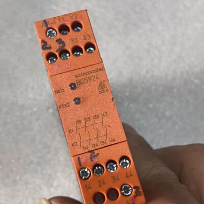 多德DOLD安全继电器一个，型号：BG5924 .04，实图--议价商品