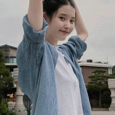 IU秋季大门同款格纹ICAS2025衬衫
