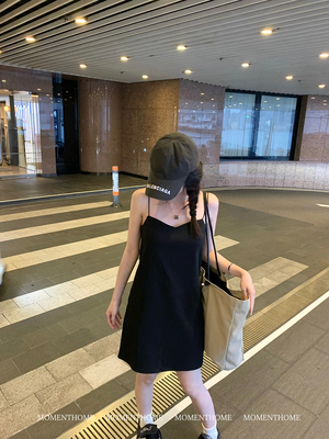 极细肩带黑色吊带连衣裙