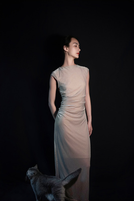 若浓「月河 肌肤」洒落雾面珠光温柔小飞袖腰部希腊褶皱连衣长裙