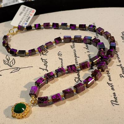 南非舒俱来夹层红丝绒四棱珠翡翠项链18k/40cm(星心)AZB7872