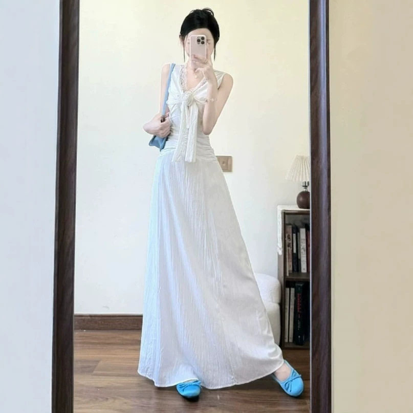 法式白色V领无袖连衣裙子女夏高级感气质巨好看收腰显瘦掐腰长裙