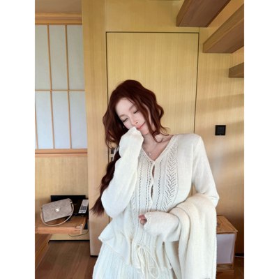时尚半身裙+开衫针织上衣套装