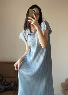 褶皱连衣裙天蓝翻领风格