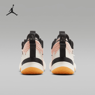 耐克大童缓震中帮透气篮球鞋