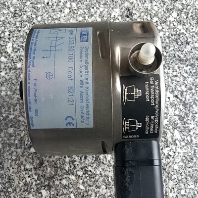 可维修-德国威卡233.50电接点压力表，型号Cont 821.21议价