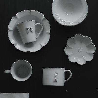 韩国进口 Hye hwa yo新款 黑色陶瓷手作浮雕马克杯 盘子 高脚碗