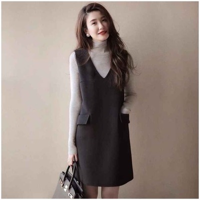 黑色V领口袋毛呢背心裙秋冬新款小个子宽松中长款叠穿无袖连衣裙