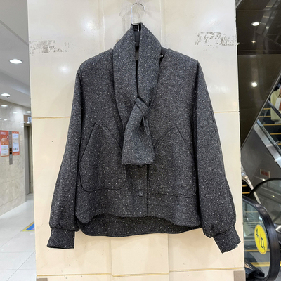 嘉雪莱HRLC5103 围脖V领下抽绳休闲A字烫钻毛呢粗纺外套秋冬正品