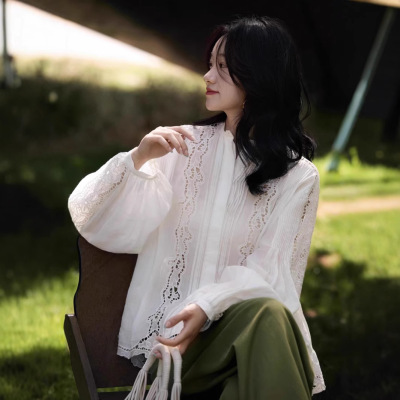 2026精细高品质法式小清新甜美风重工刺绣镂空亚麻风琴褶上衣