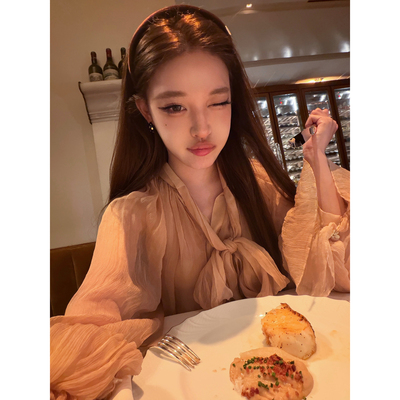 林悠 柔美感100%真丝超大飘带泡泡袖上衣新色 年前电光蓝的新姐妹