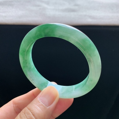 缅甸A货翡翠芙蓉种飘花手镯