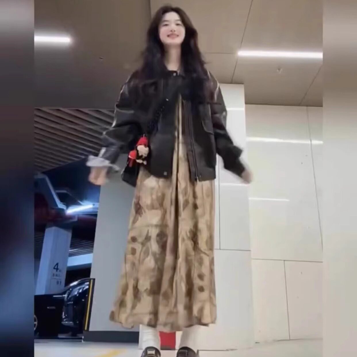 小个子秋季黑色皮外套配碎花连衣裙两件套装女棒球服早秋chic外套