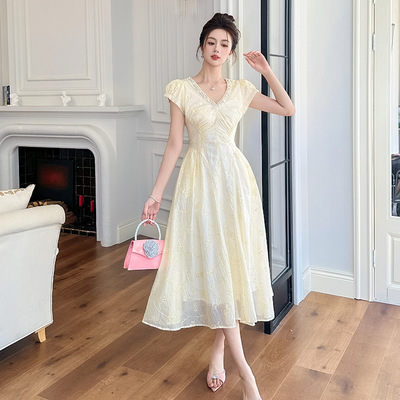 2026夏季新款女装重工镶钻V领收腰大摆杏色连衣裙茶歇长裙45208