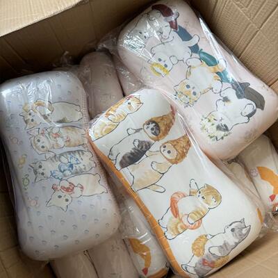 外贸日单Mofusand鲨鱼猫吉伊卡哇凉感腰枕午休枕记忆棉腰靠小枕头