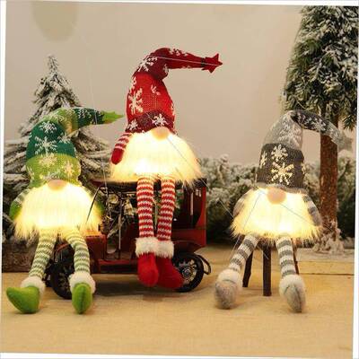 Woven woodman ornaments sit under Christmas lights灯