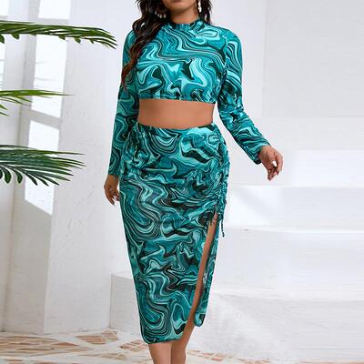 Large rendering printed long sleeved conservative split