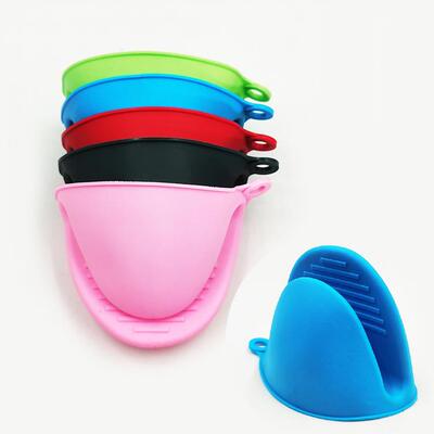 Soft silicone heat-resistant gloves, heat-insulating tongs,