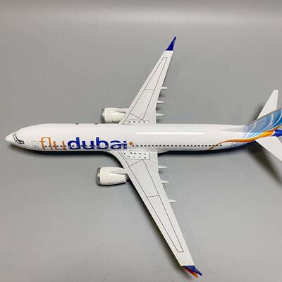 迪拜航空波音B737MAX感应LED灯彷真轮子塑料静态观赏飞机模型合金