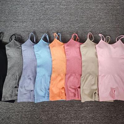 Waist and chest shaping clothes, tight fitting clothes, no